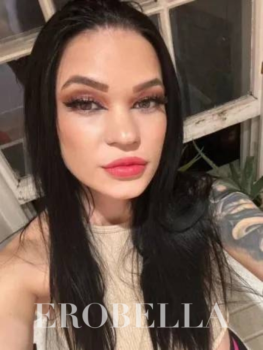 Carina Exclusive in London | Erobella